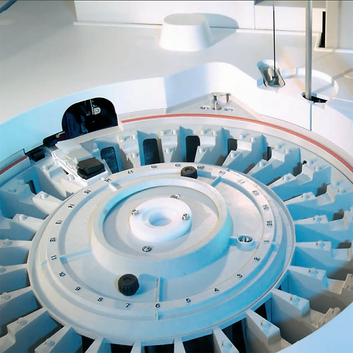 ROCHE Cobas E411 IMMUNOLOGY ANALYZER – Innolab